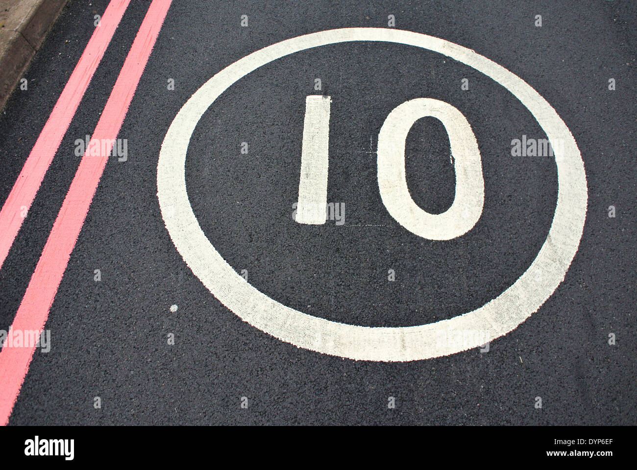 10 miles per hour sign hi-res stock photography and images - Alamy