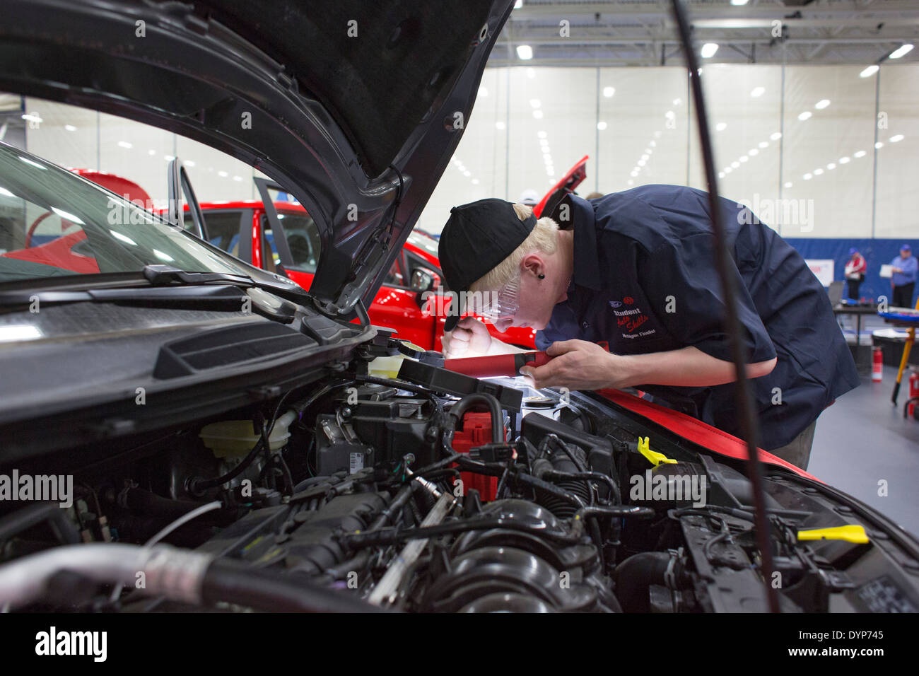 Teen mechanic hi-res stock photography and images - Alamy