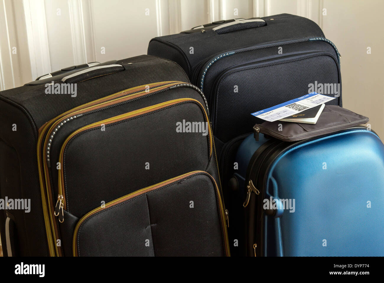 Passport luggage hi-res stock photography and images - Alamy