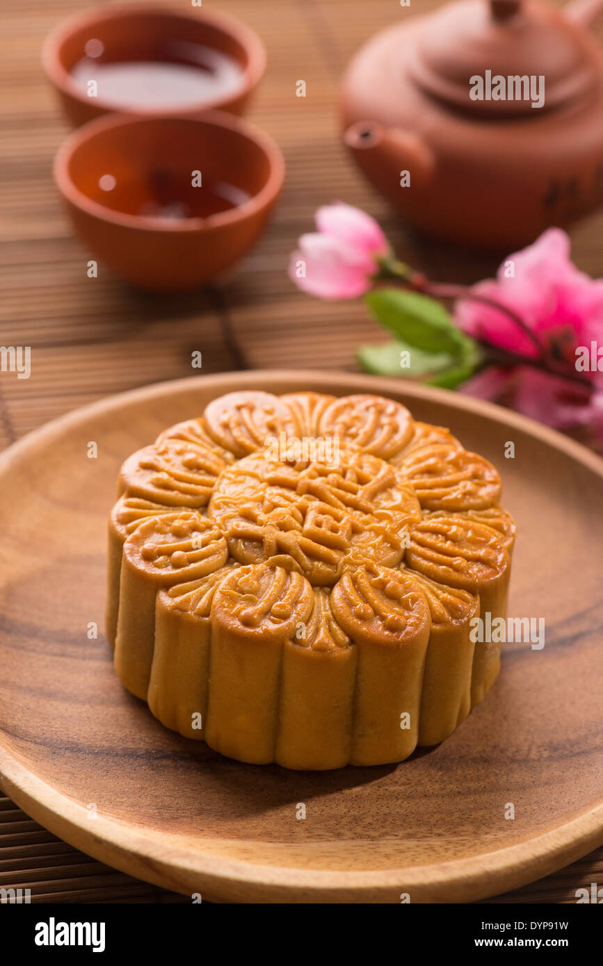 traditional chinese mooncake in festival Stock Photo - Alamy