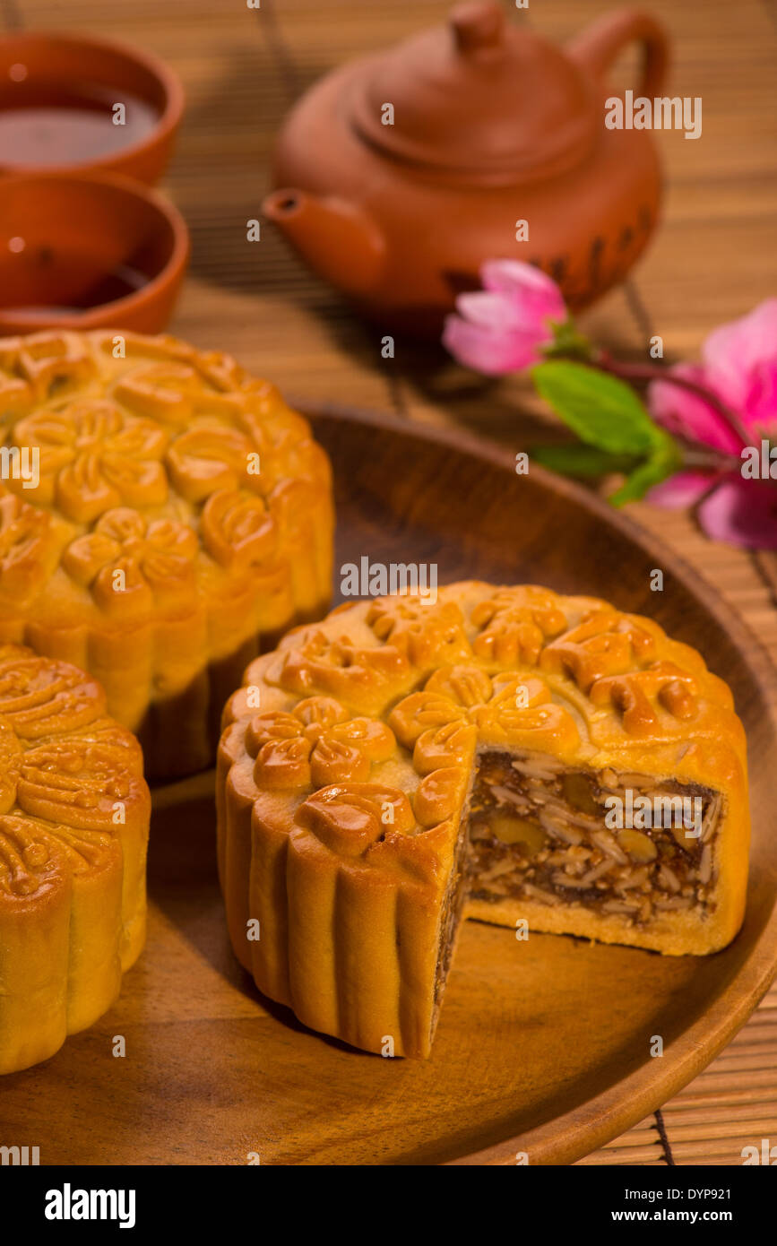 traditional chinese mooncake in festival Stock Photo - Alamy