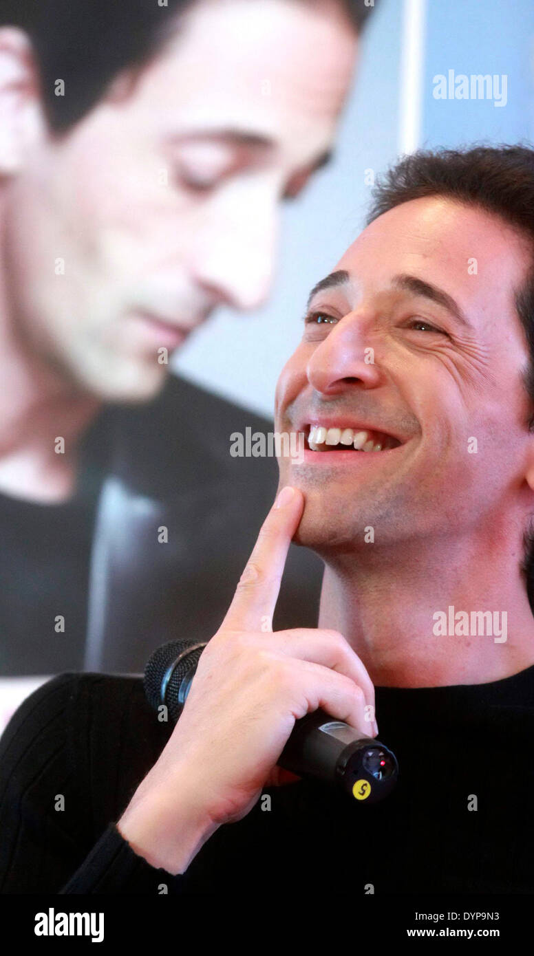 Smiles during news conference hi-res stock photography and images - Alamy