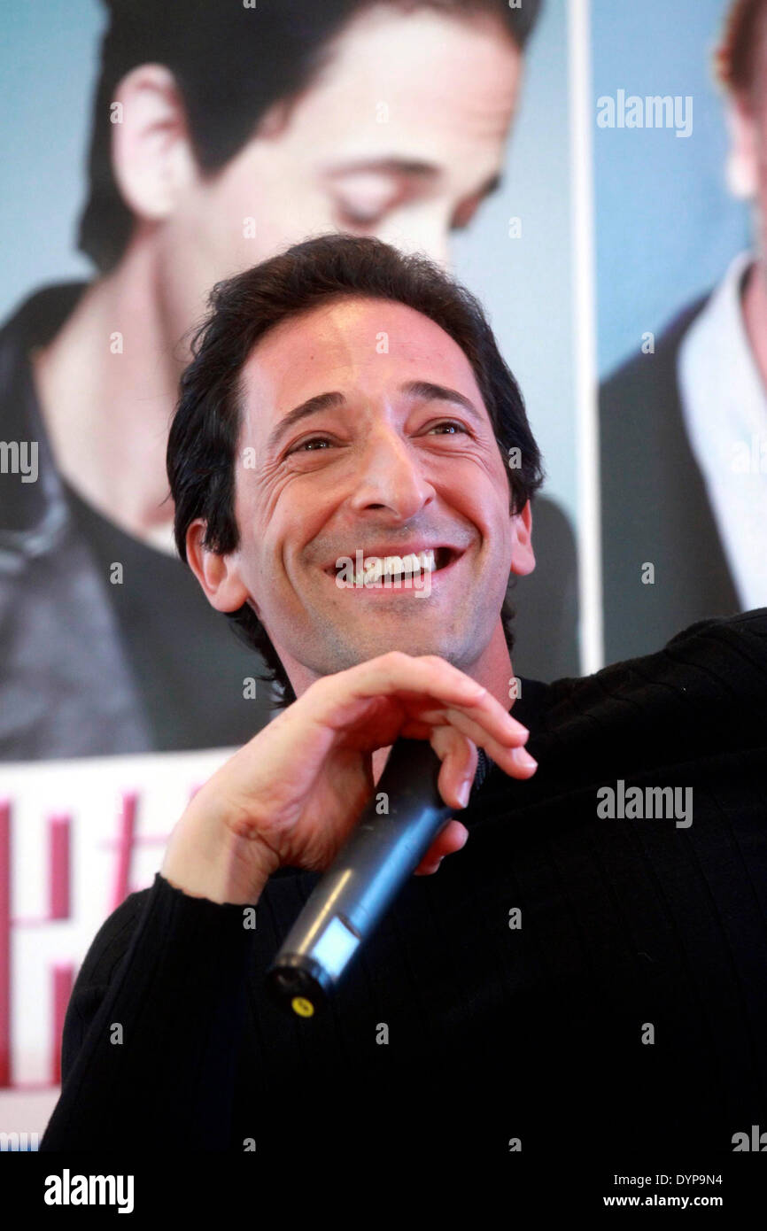 Smiles during news conference hi-res stock photography and images - Alamy