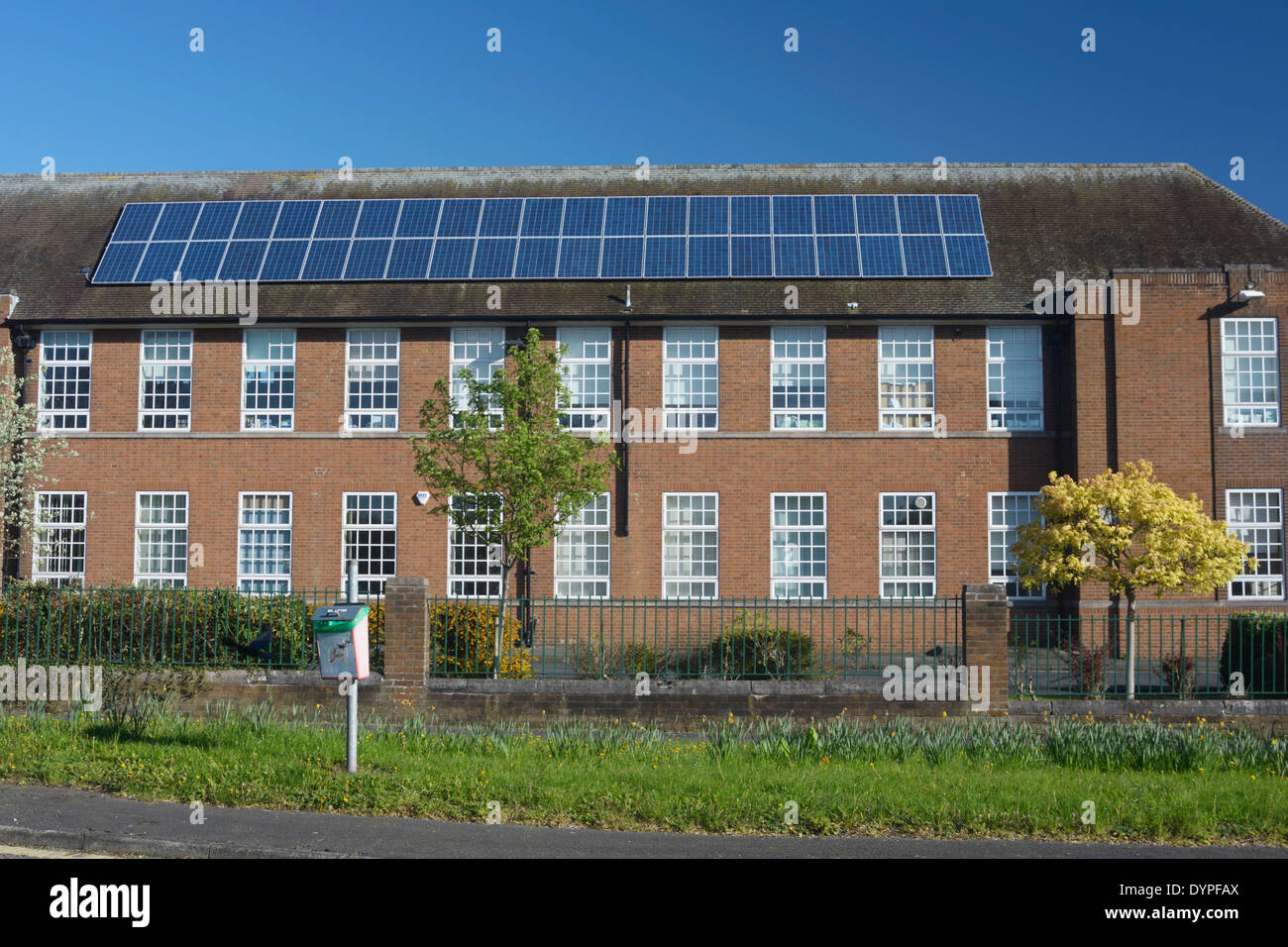 Solar panels roof school hi-res stock photography and images - Alamy