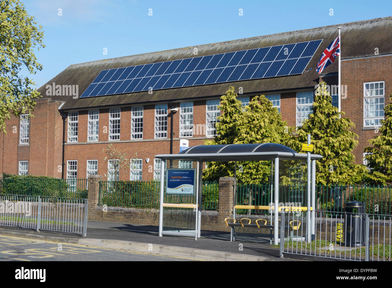 Solar panels roof school hi-res stock photography and images - Alamy