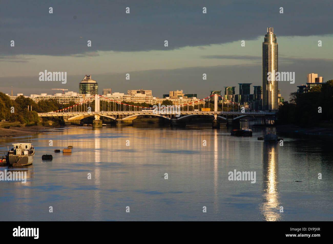 Chelsea Bridge London Stock Photo - Alamy