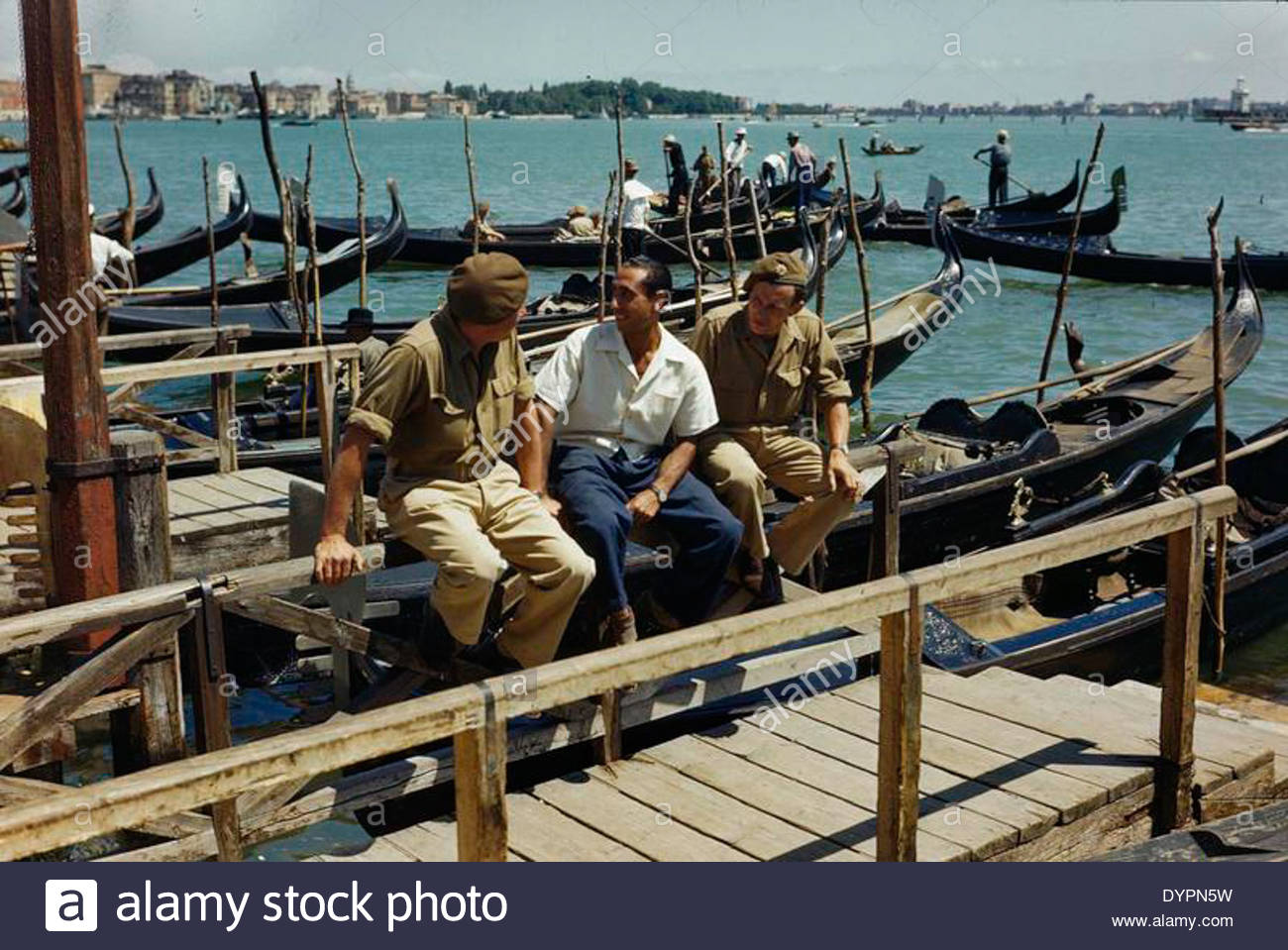 Ww2 British Army Soldiers In Stock Photos & Ww2 British Army Soldiers ...