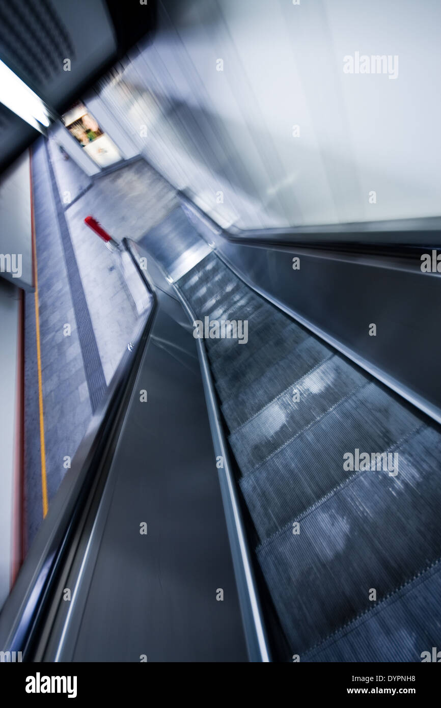 Rolltreppe hi-res stock photography and images - Alamy