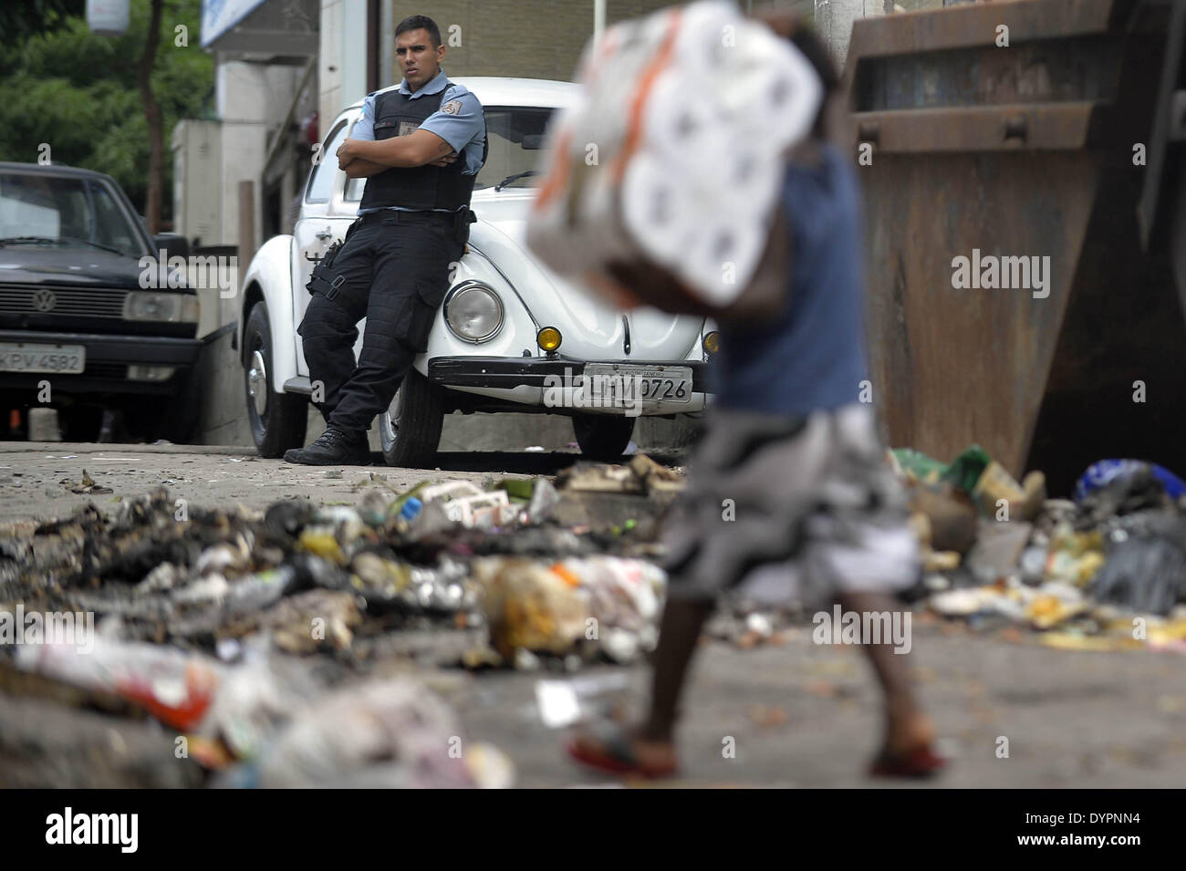 Rio favela police 2014 hi-res stock photography and images - Alamy