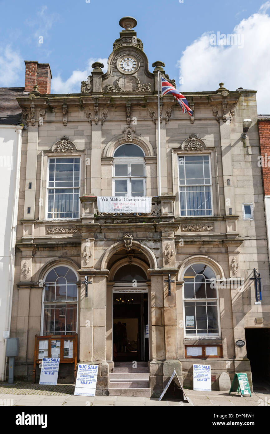 ashbourne town centre derbyshire england Stock Photo - Alamy