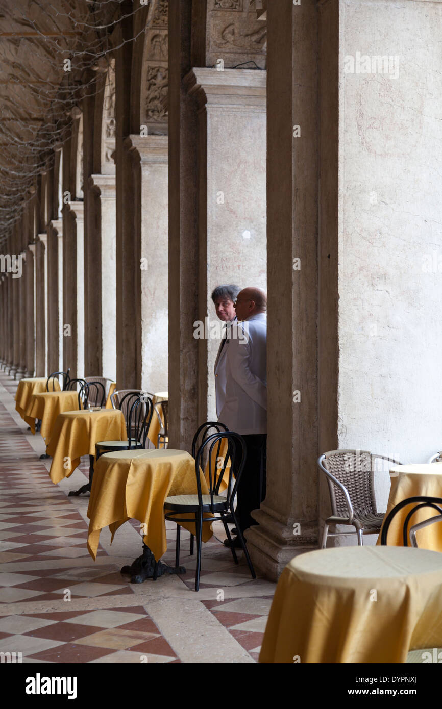 Italian waiters italy restaurant hi-res stock photography and images ...