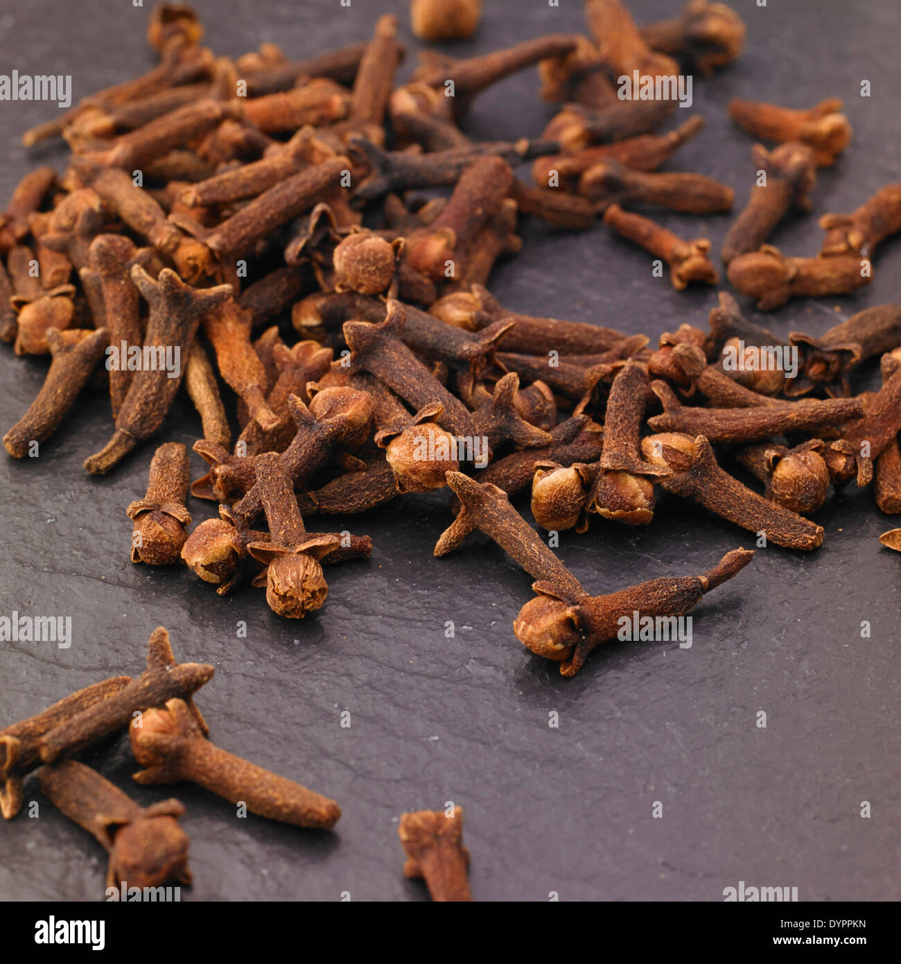 Whole cloves hi-res stock photography and images - Alamy