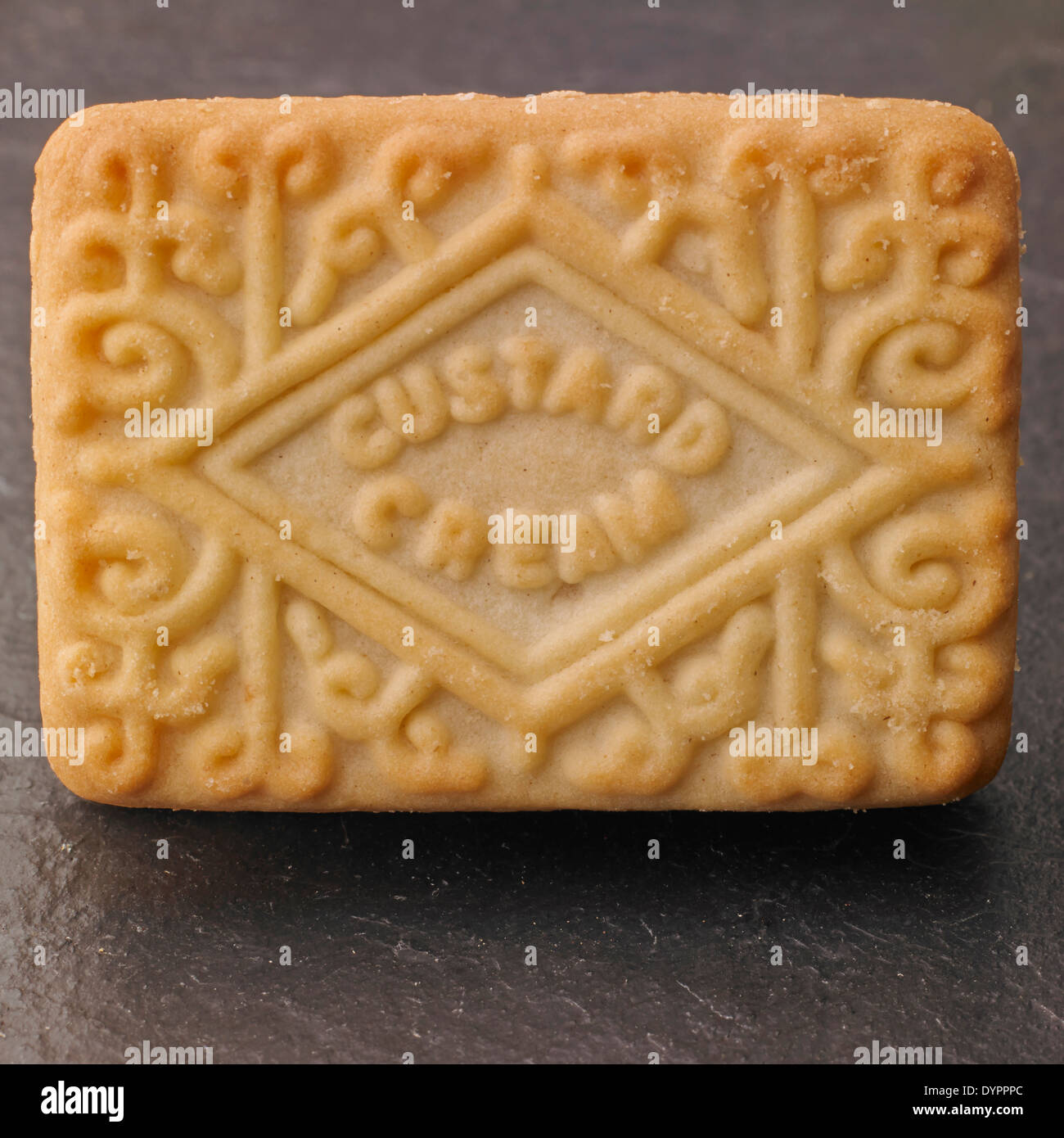 Custard cream biscuit hi-res stock photography and images - Alamy