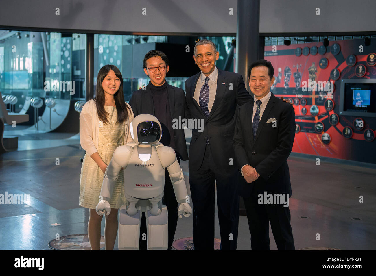 US President Barack Obama poses for a photo with Miraikan Director and ...