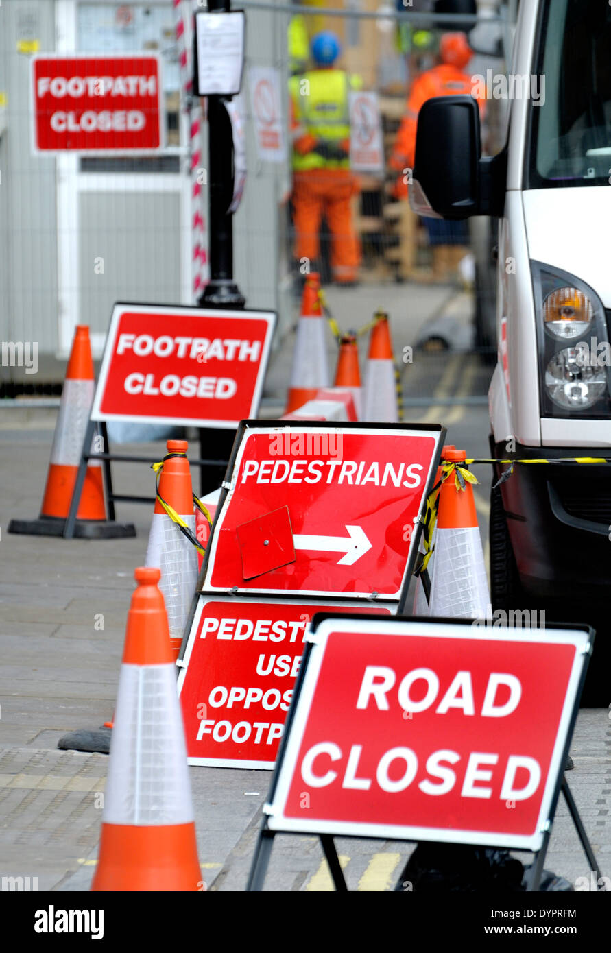 Collection of roadworks signs hi-res stock photography and images - Alamy
