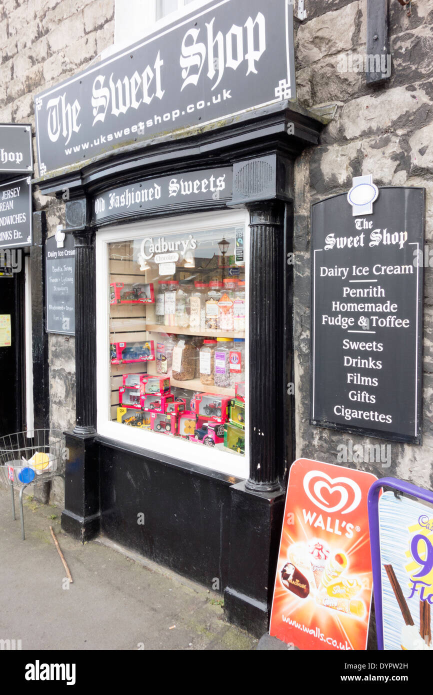 Small sweet shop hi-res stock photography and images - Alamy