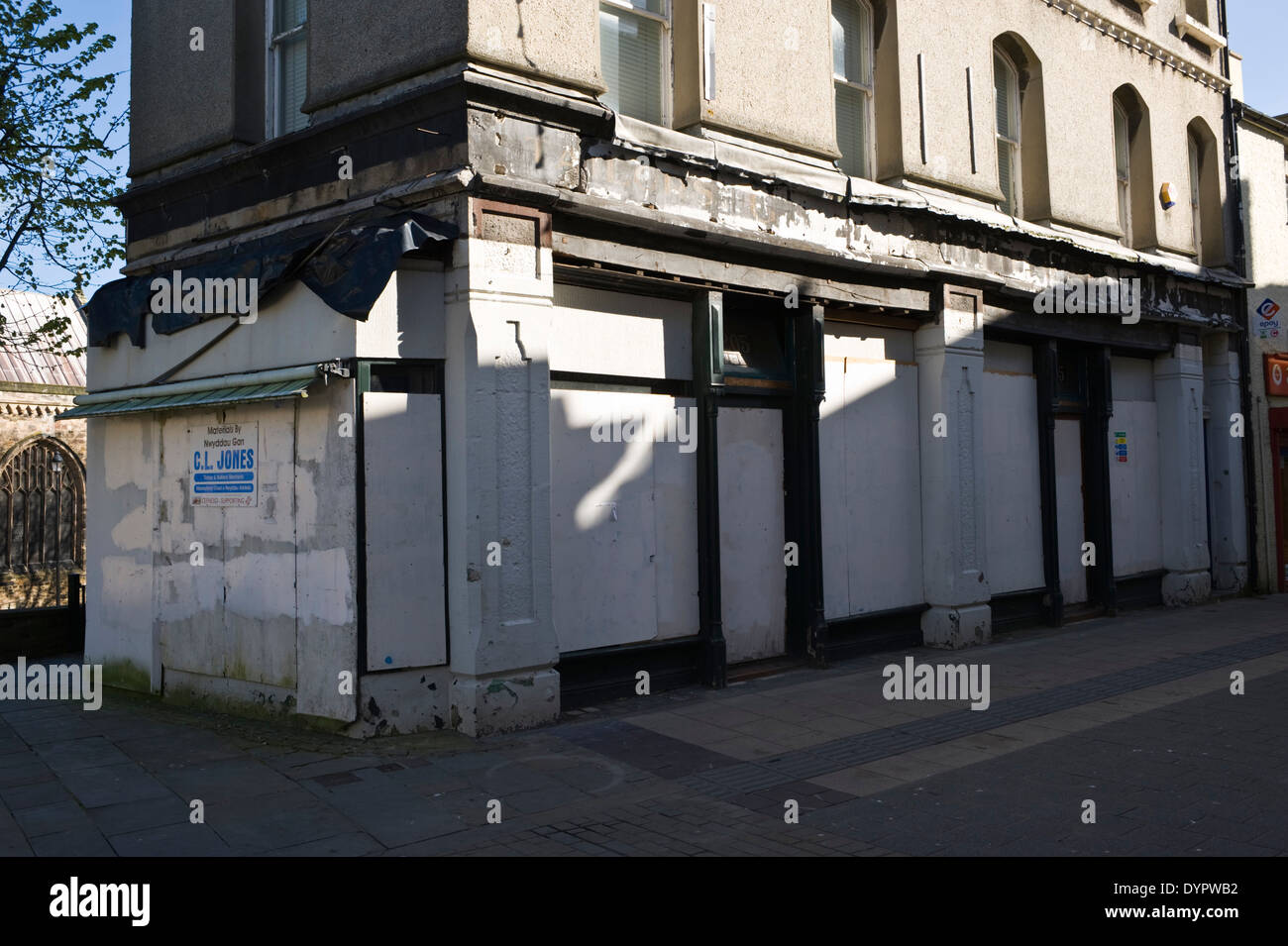 Derelict shops city high street hi-res stock photography and images - Alamy