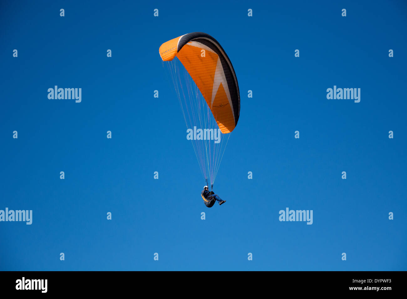Parachute glider hi-res stock photography and images - Alamy