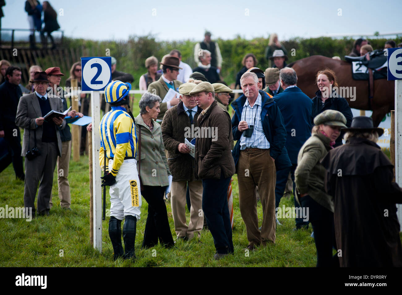 Jockeys parade ring hi-res stock photography and images - Alamy