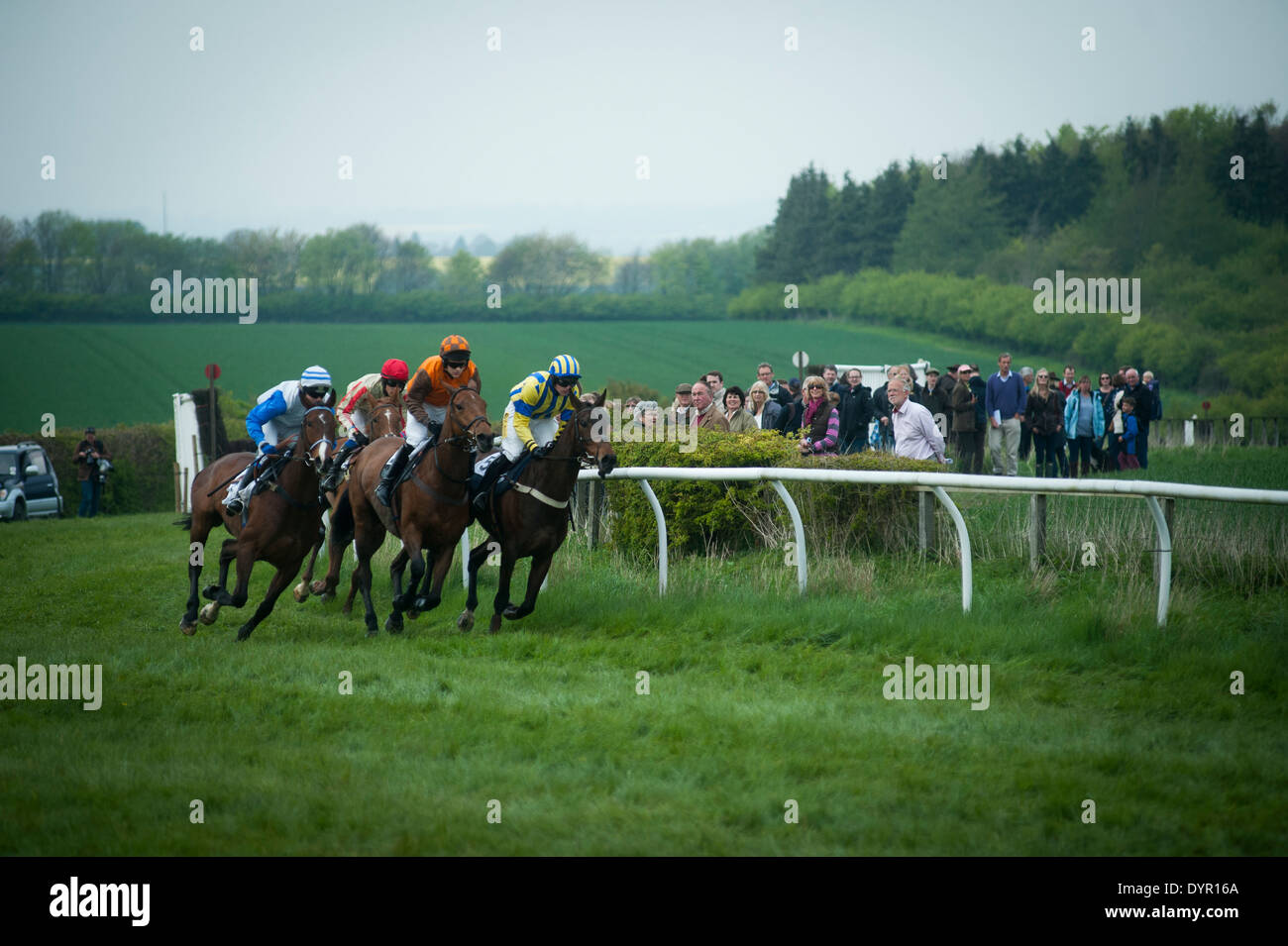 Point to point racing horse racing hi-res stock photography and images ...