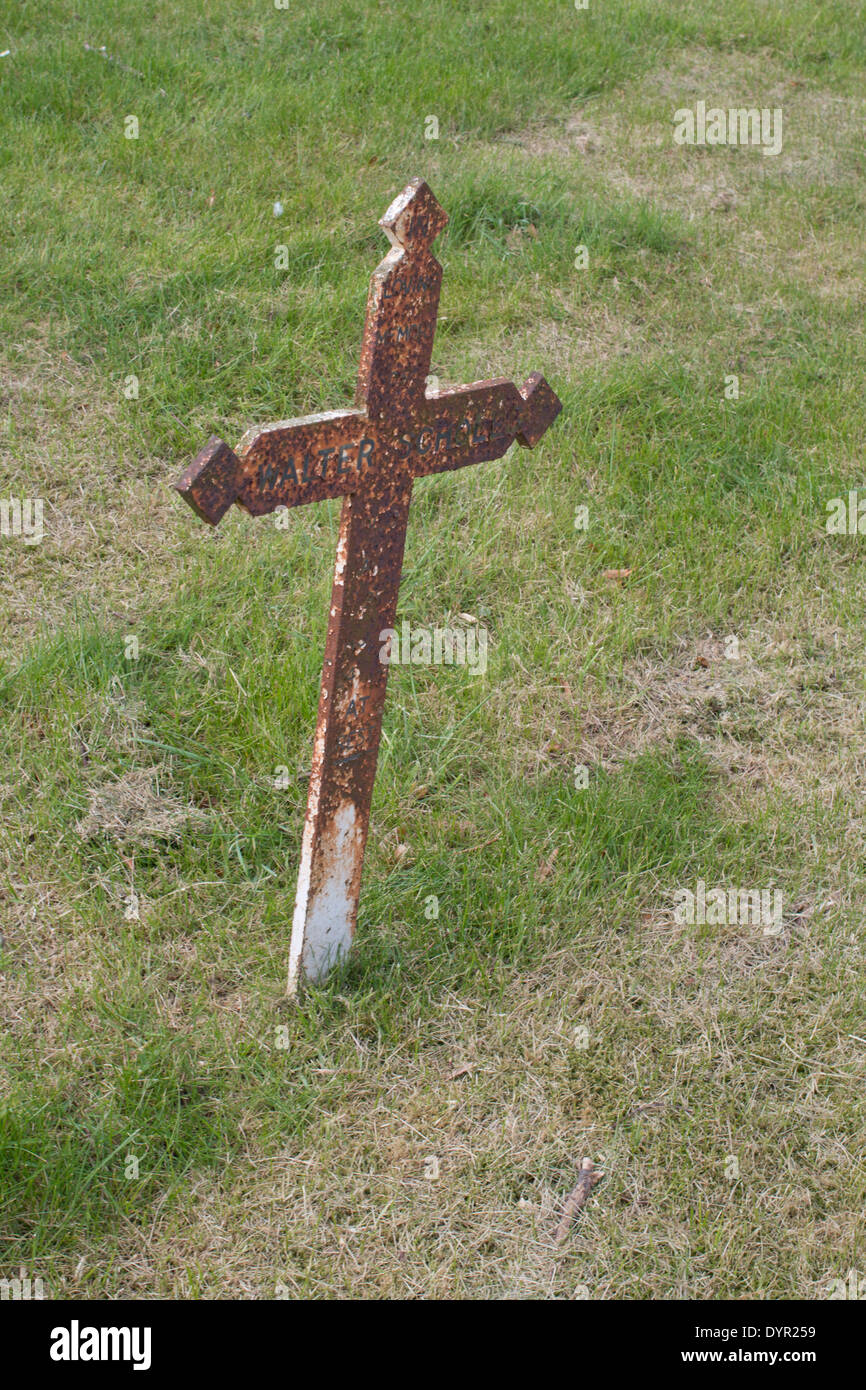 close up detail of simple grave burial Stock Photo - Alamy