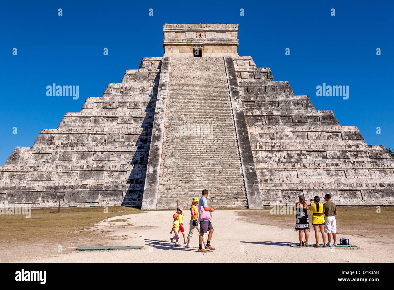 El castillo chichen itza hi-res stock photography and images - Alamy