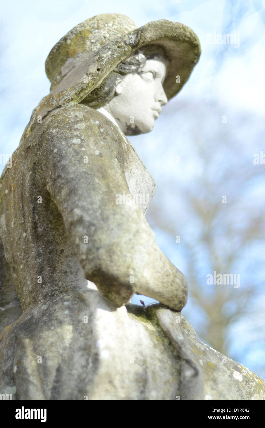 Highgate cemetery statue hi-res stock photography and images - Alamy