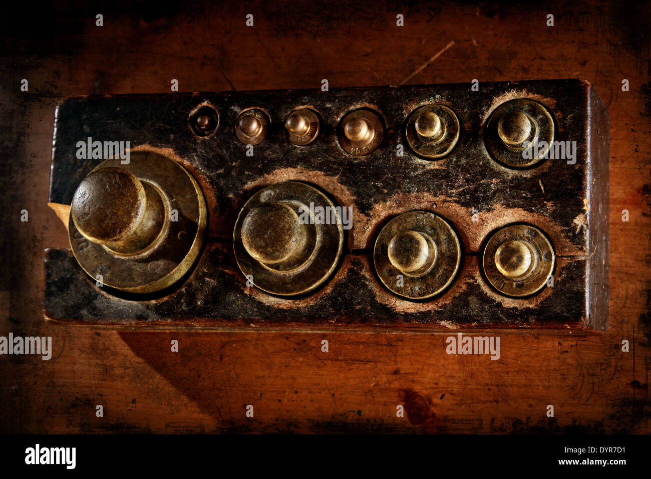 Scales brass weights hi-res stock photography and images - Alamy