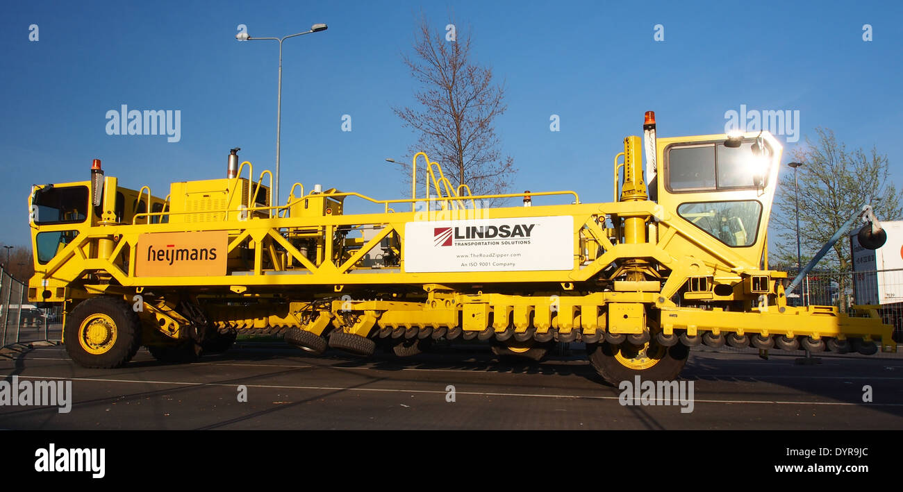 Quick change moveable barrier qmb hi-res stock photography and images ...
