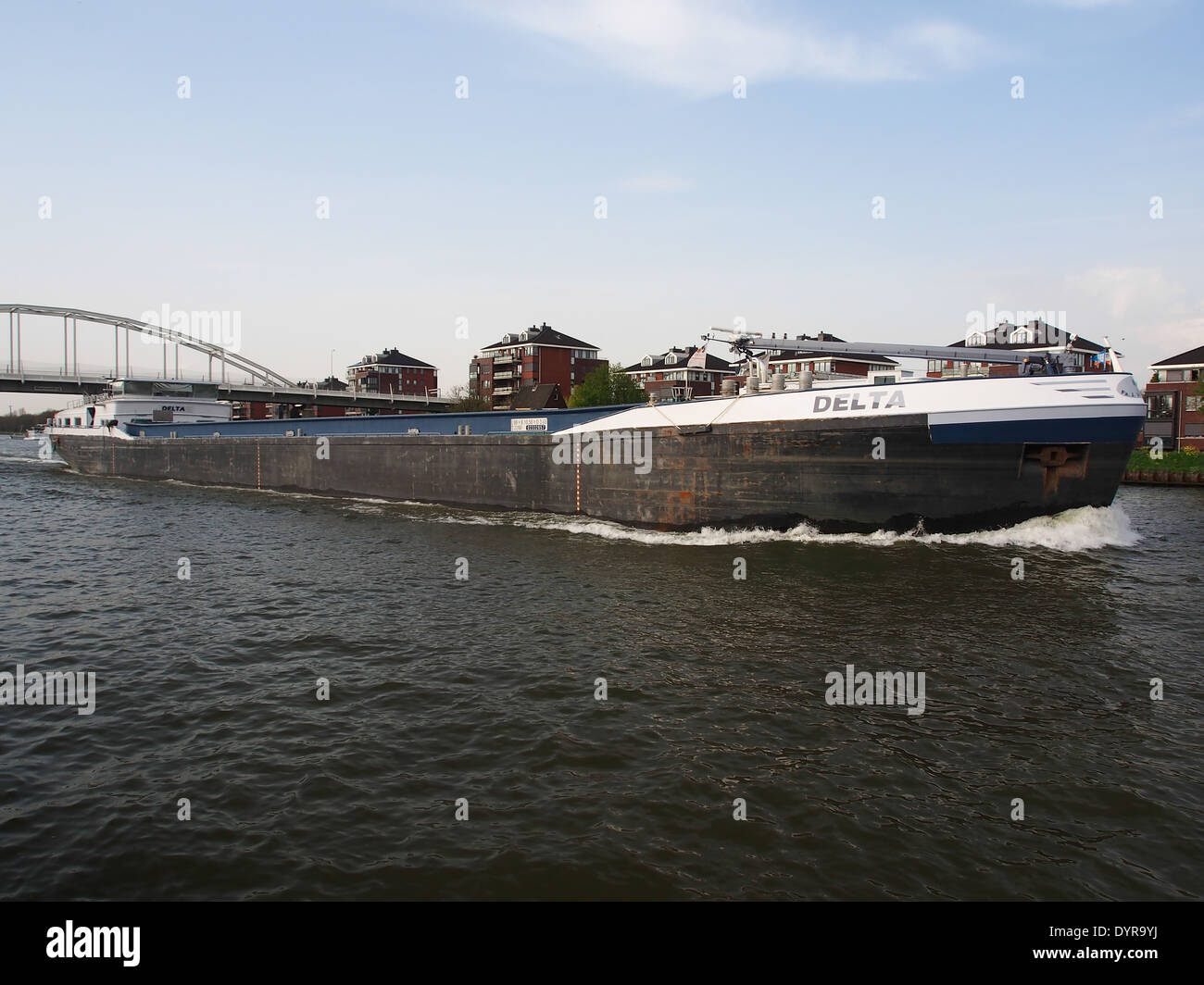 The image shows the Delta vessel ENI 02332657 navigating the Amsterdam ...