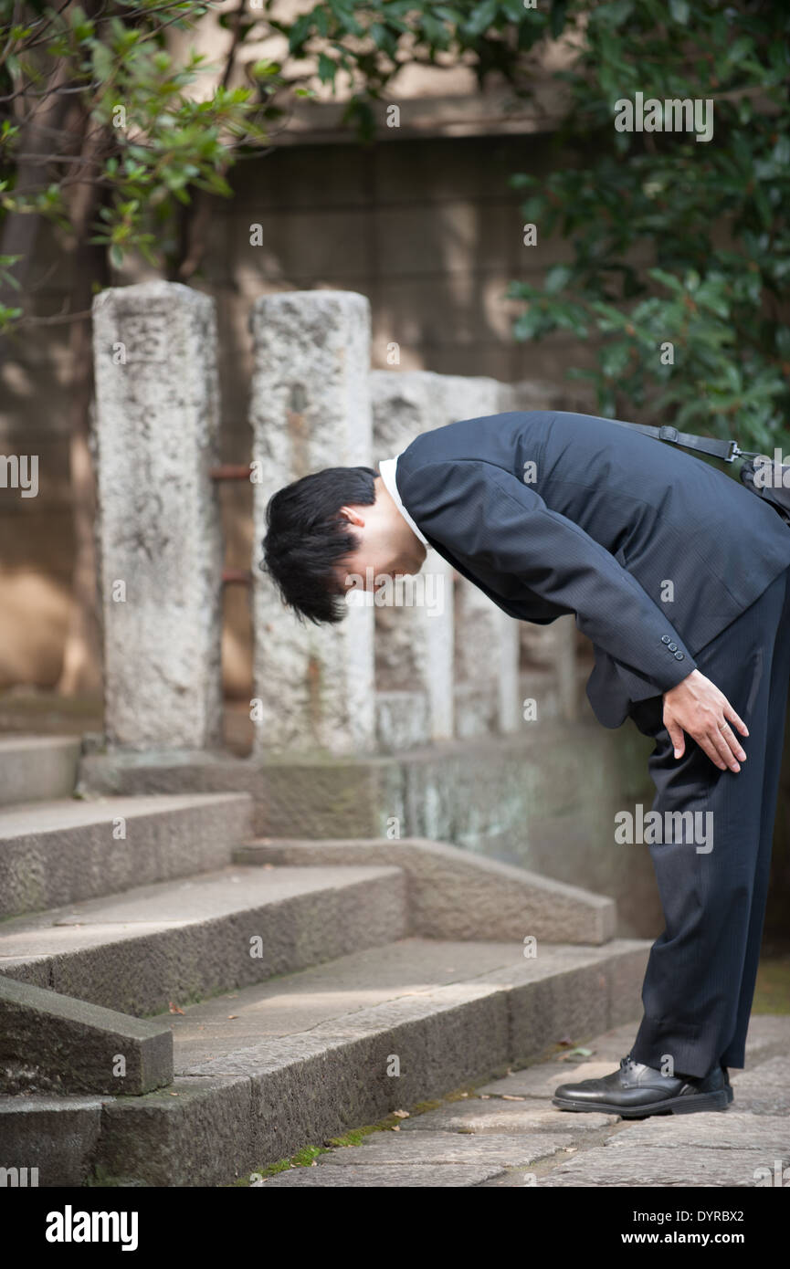 Shinto praying hi-res stock photography and images - Alamy