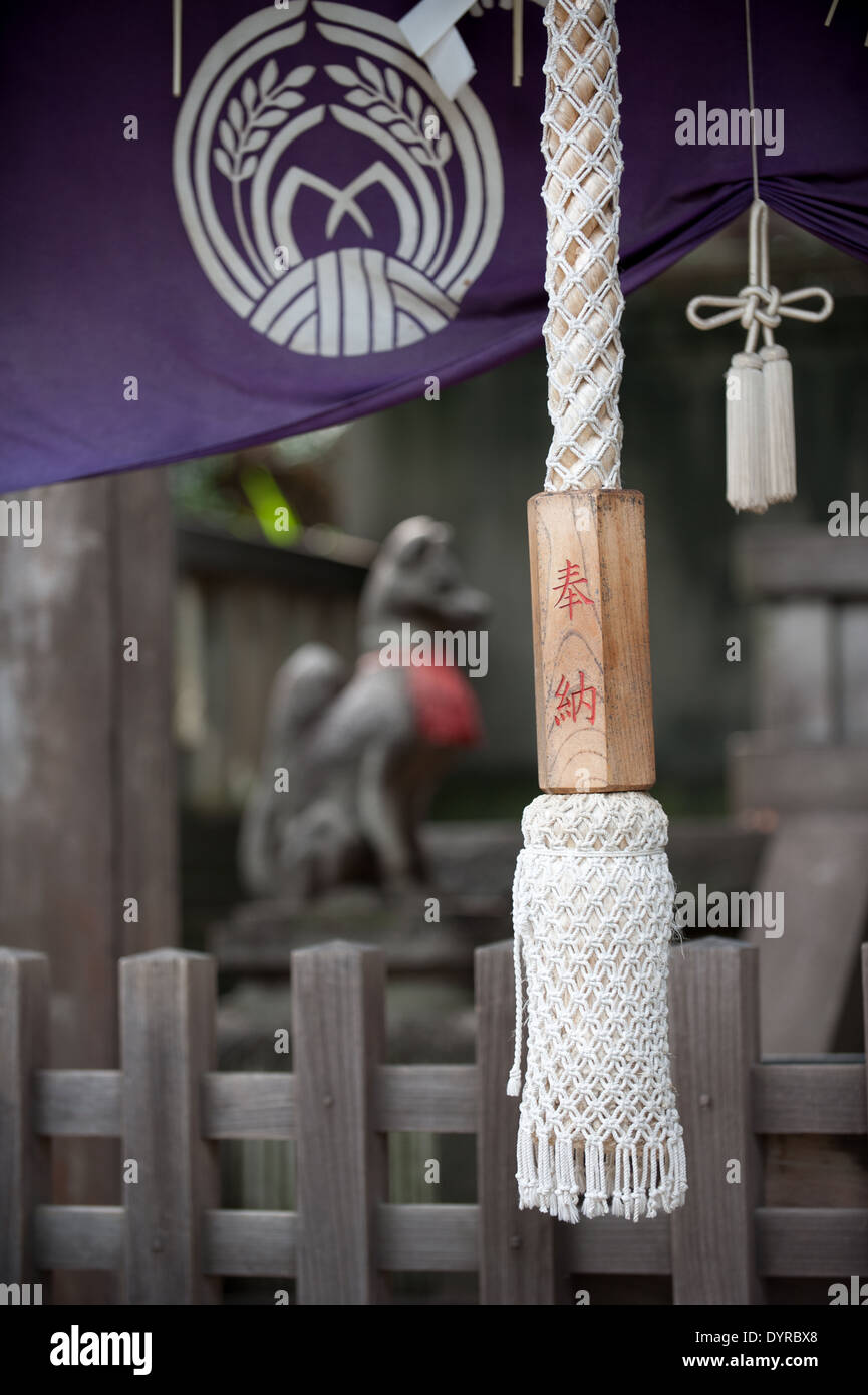 Traditional japanese shrine rope hi-res stock photography and images ...