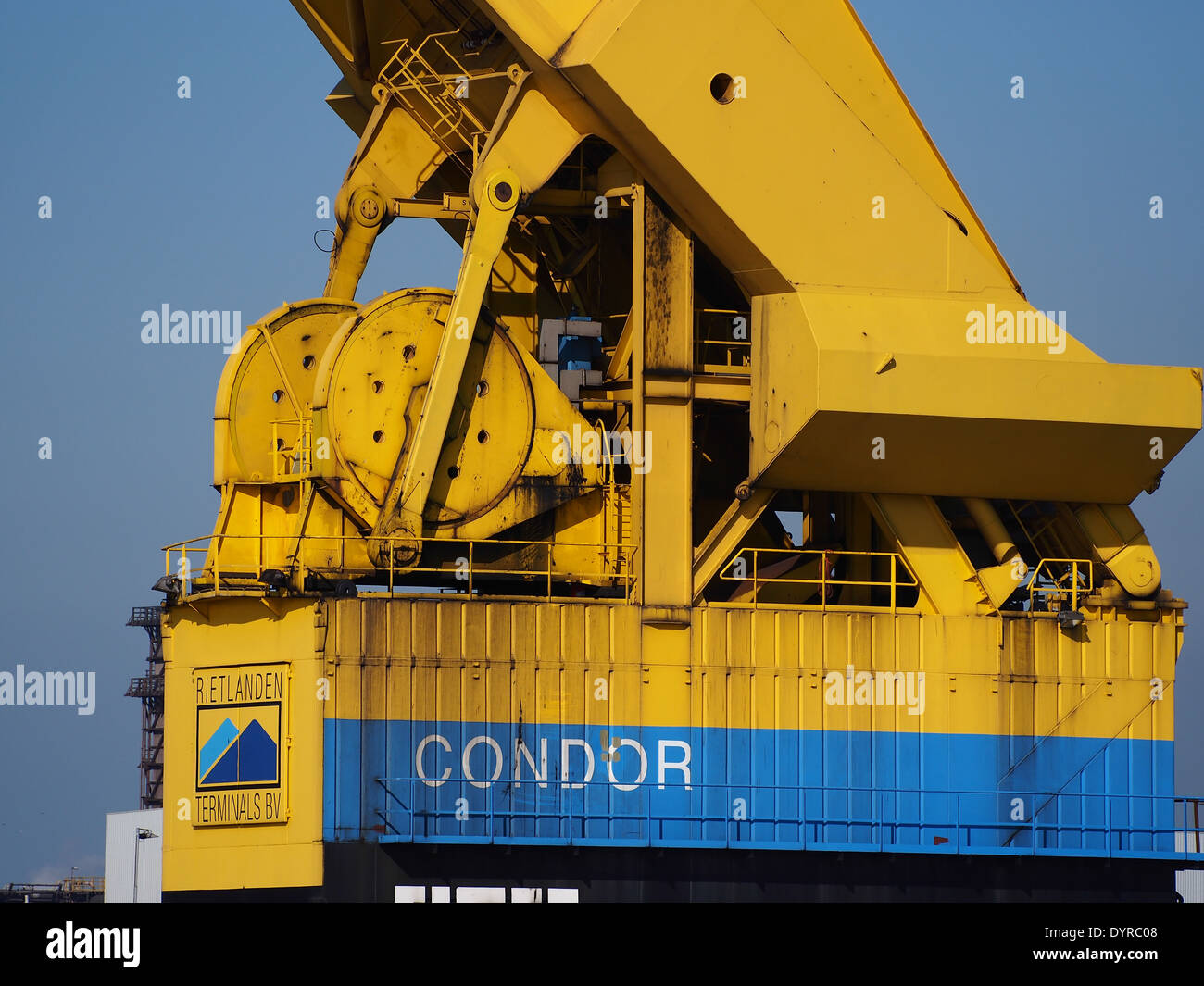 The Figee crane barge Condor is a specialized floating crane used for ...