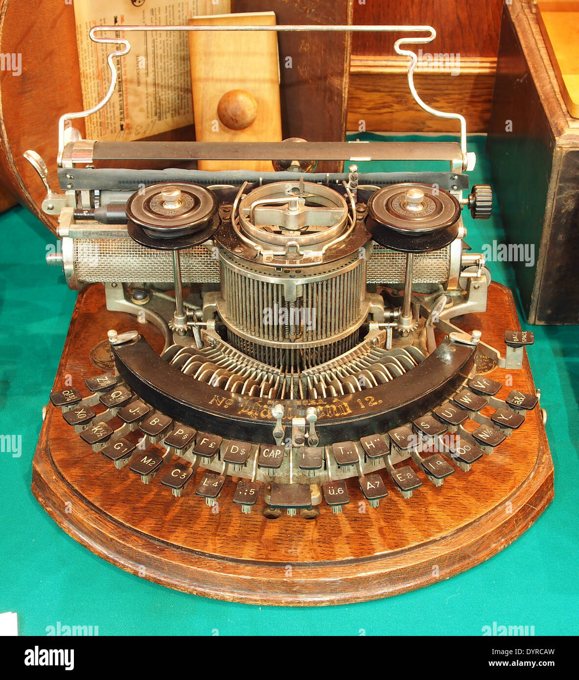 Hammond typewriter hi-res stock photography and images - Alamy