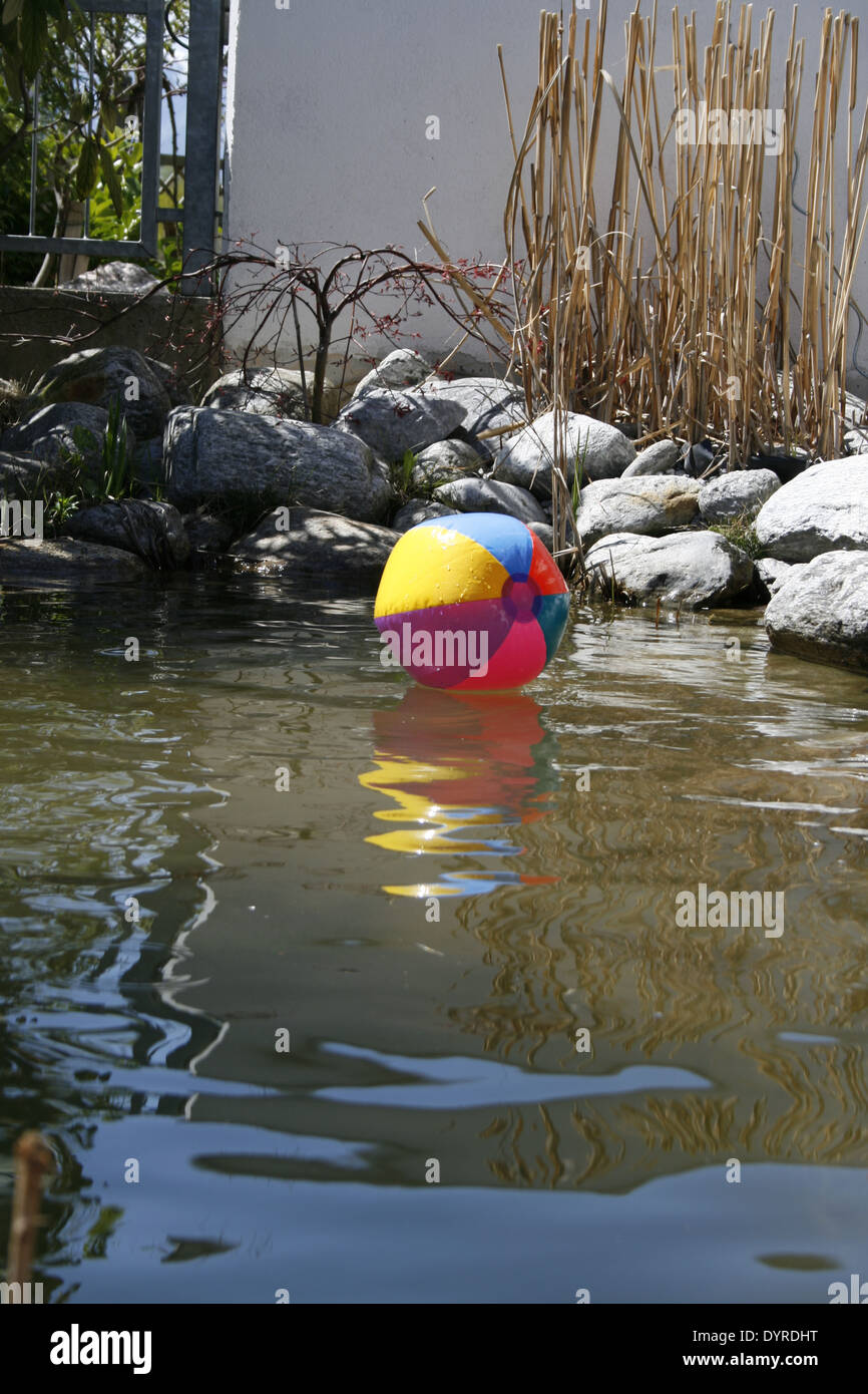 Ball pond hi-res stock photography and images - Alamy