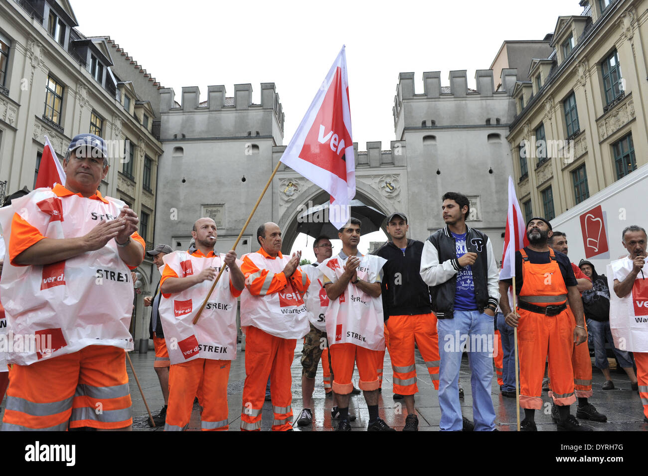 Strike of the Munich Waste Management workers, 2011 Stock Photo - Alamy