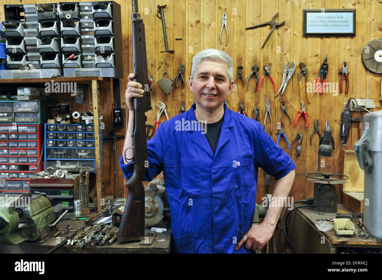 Gunsmithing rifle hi-res stock photography and images - Alamy