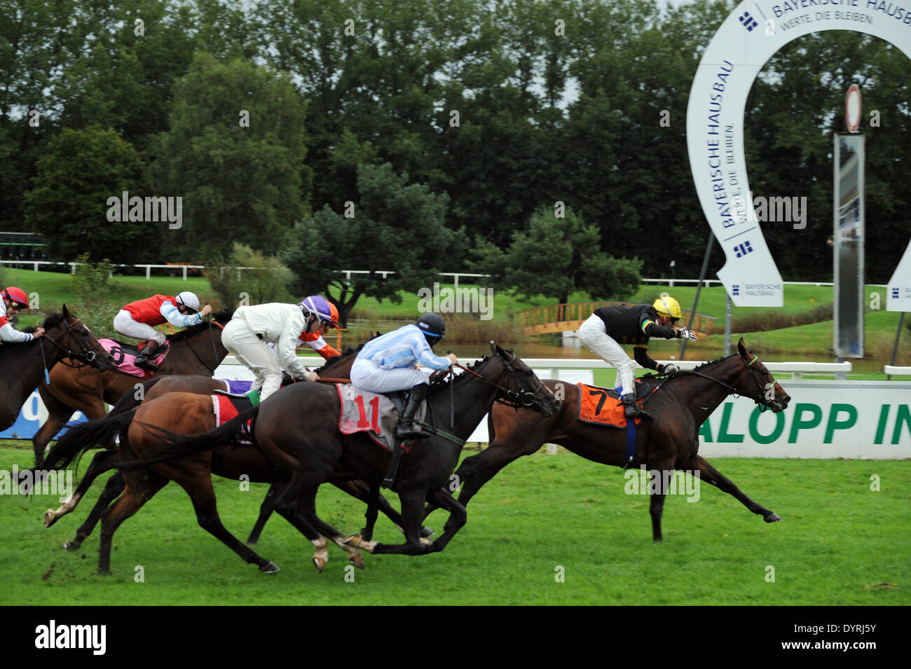 Race racecourse hi-res stock photography and images - Alamy