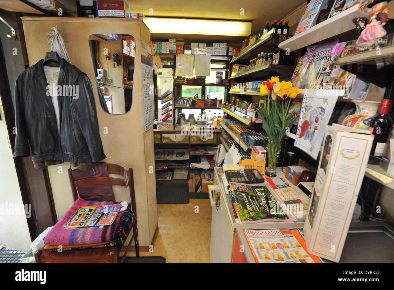 Newspapers magazines kiosk on hi-res stock photography and images - Alamy