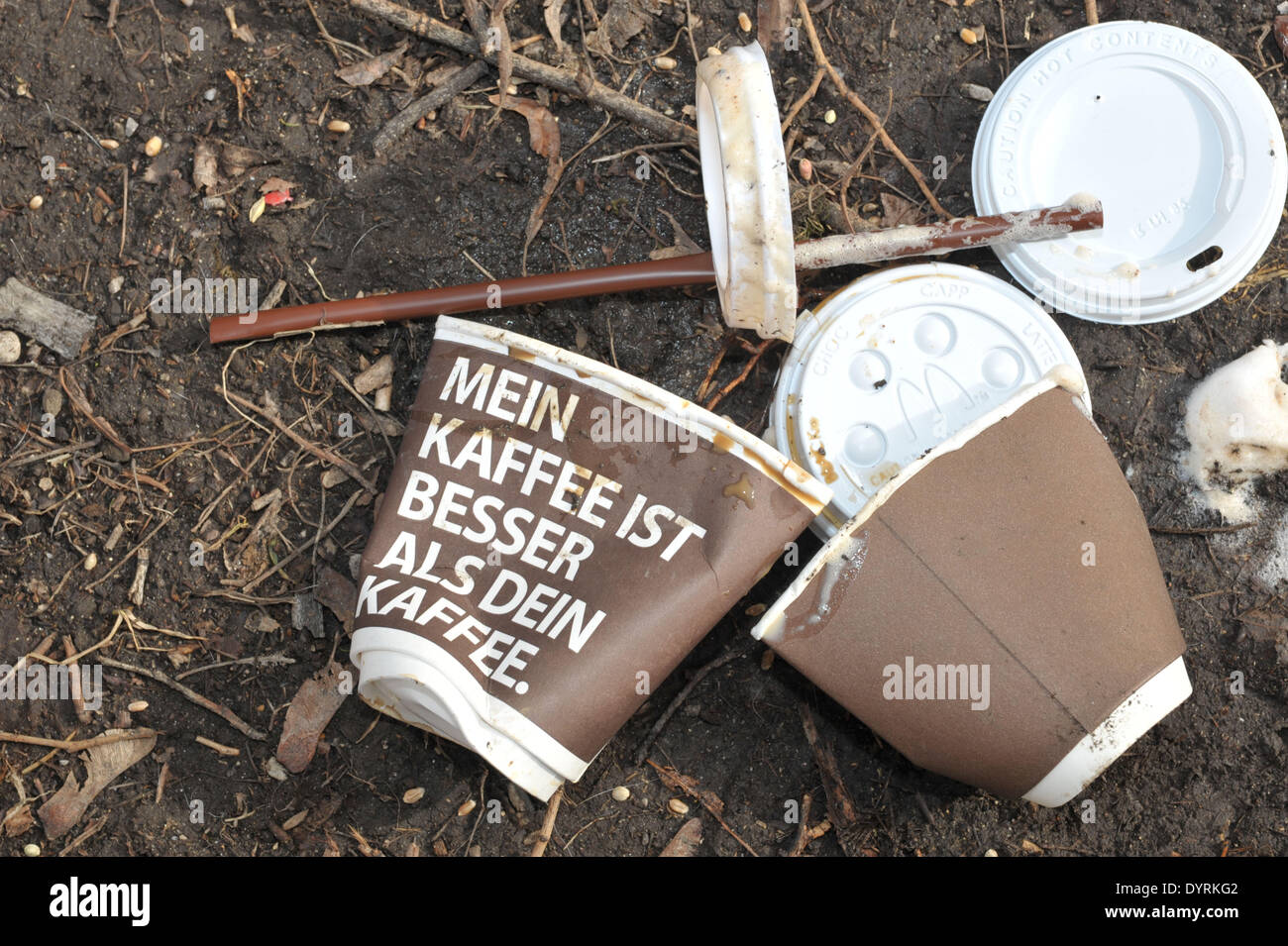 Coffee cup thrown away hi-res stock photography and images - Alamy