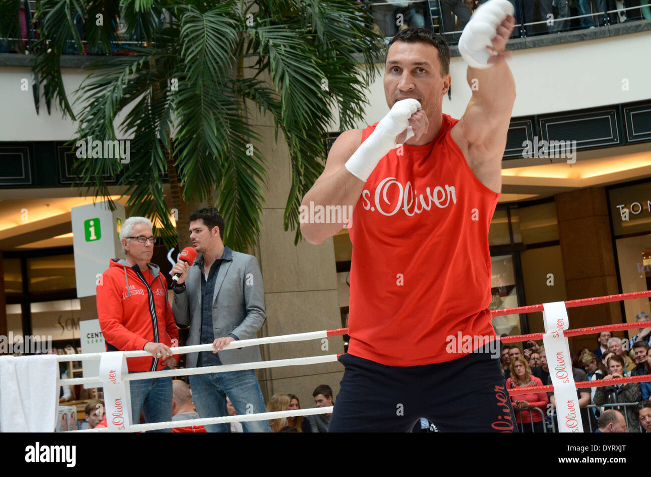 Boxing champion Wladimir Klitschko during a public training before his ...