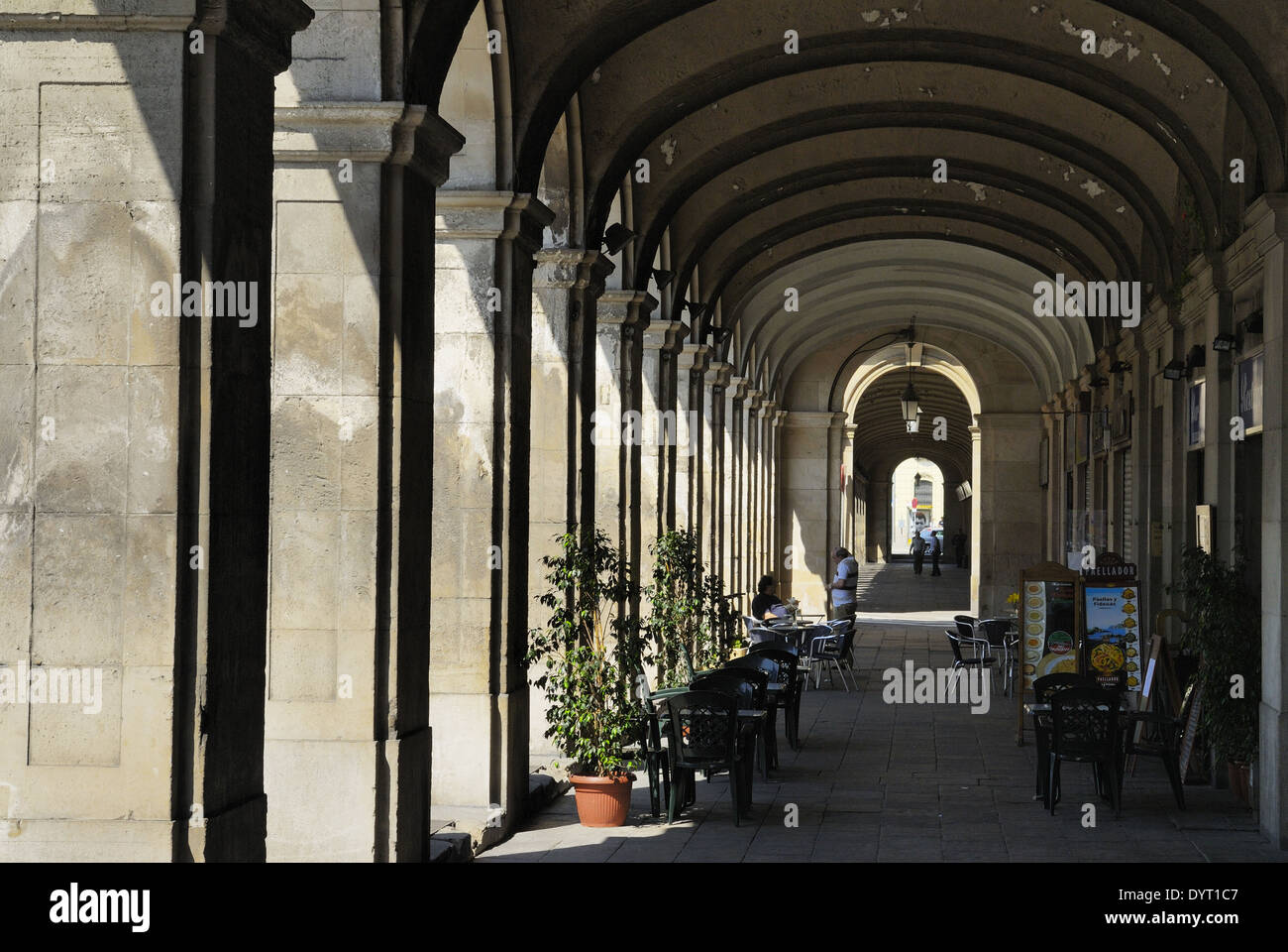 archway and café, Barcelona, Spain Stock Photo - Alamy