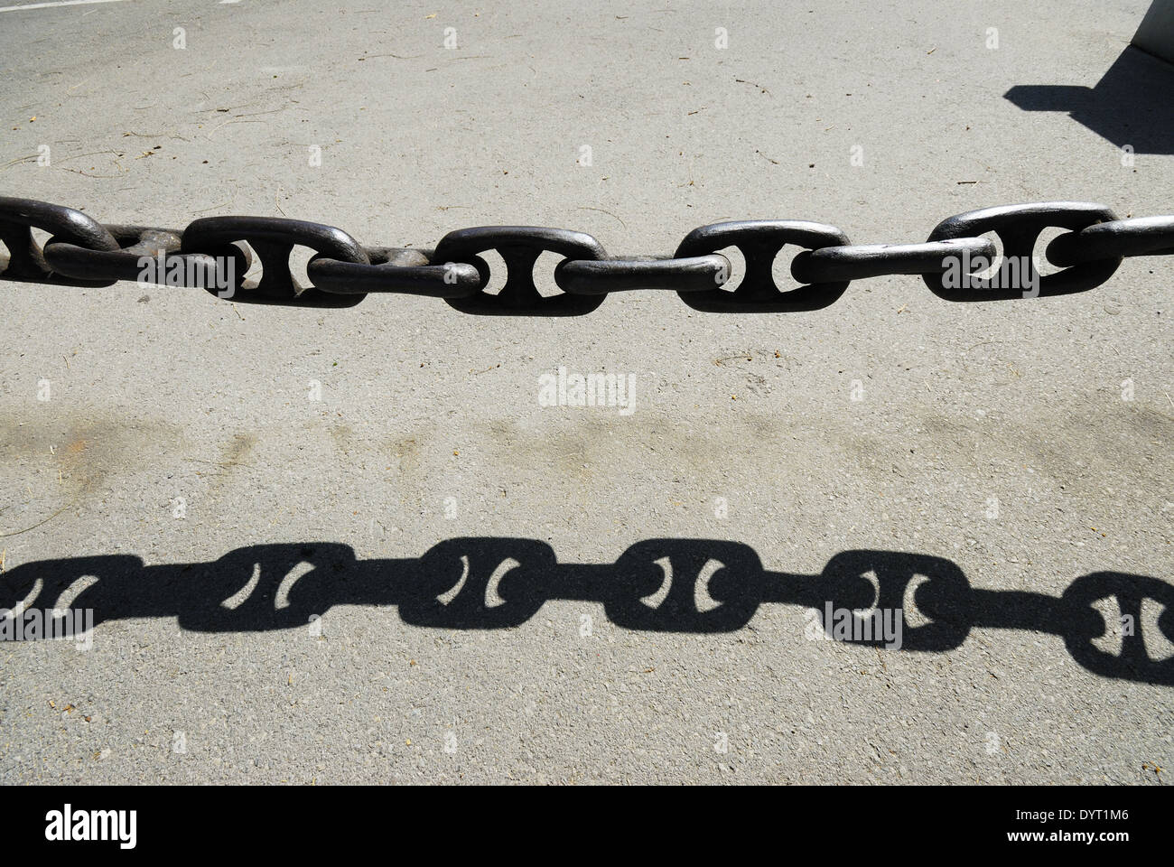 massive iron chain Stock Photo - Alamy