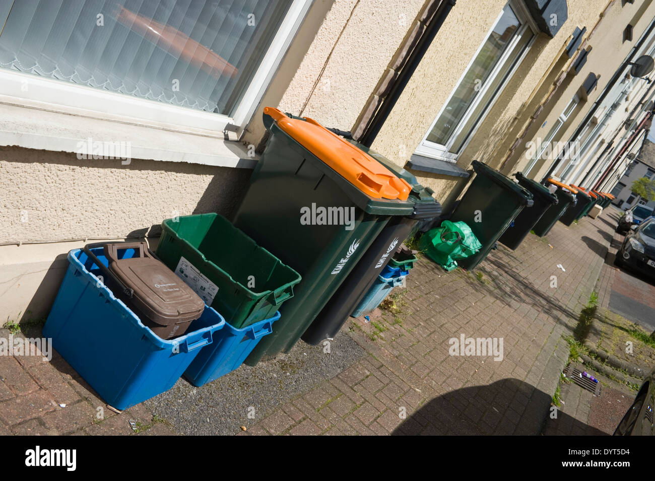 Bin bins wheeley hi-res stock photography and images - Alamy