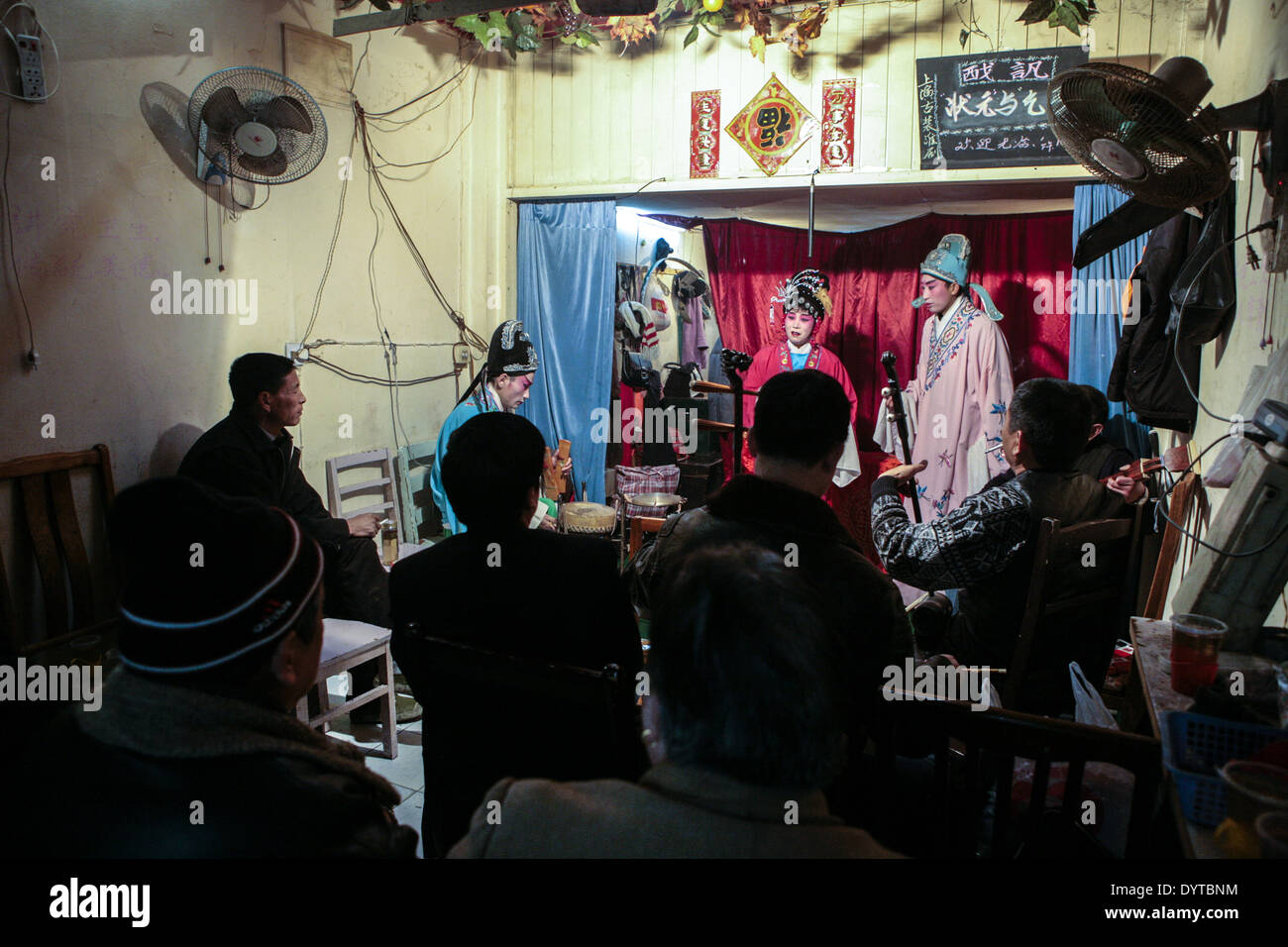 A few audience watch a Chinese traditional opera performance Stock ...