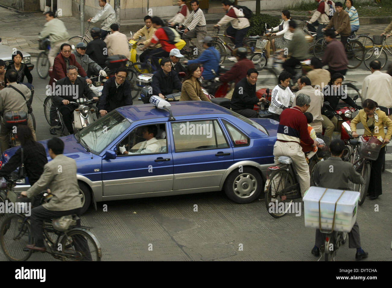 Traffic to cross hi-res stock photography and images - Alamy