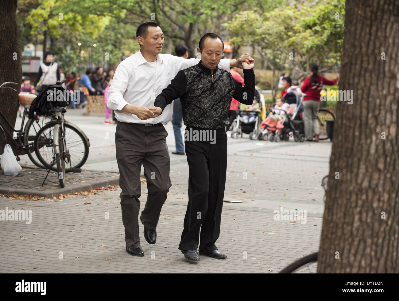 Two men dance hi-res stock photography and images - Alamy