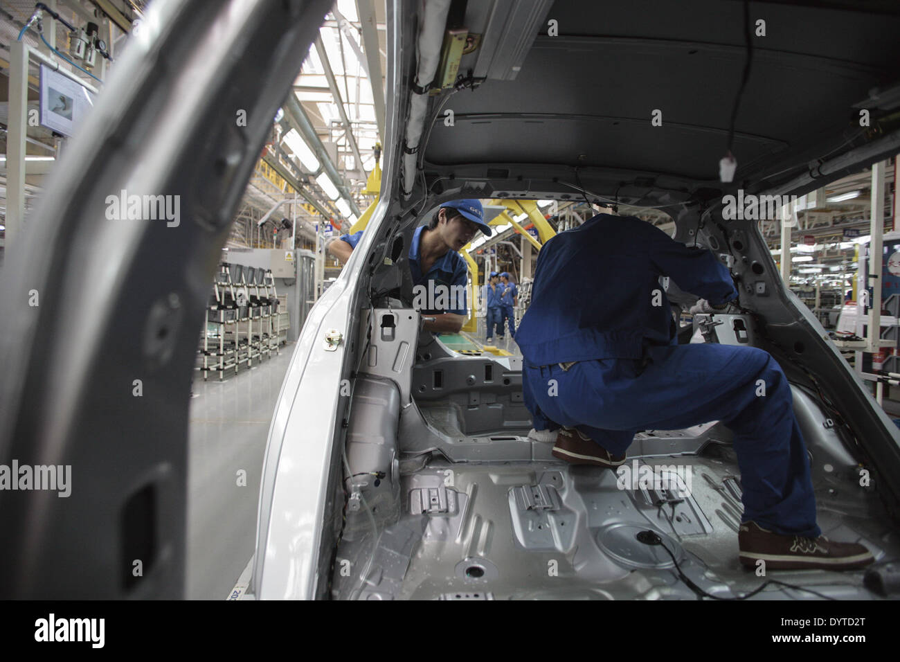 Workers at the Geely Automotive Holdings Ltd Stock Photo - Alamy