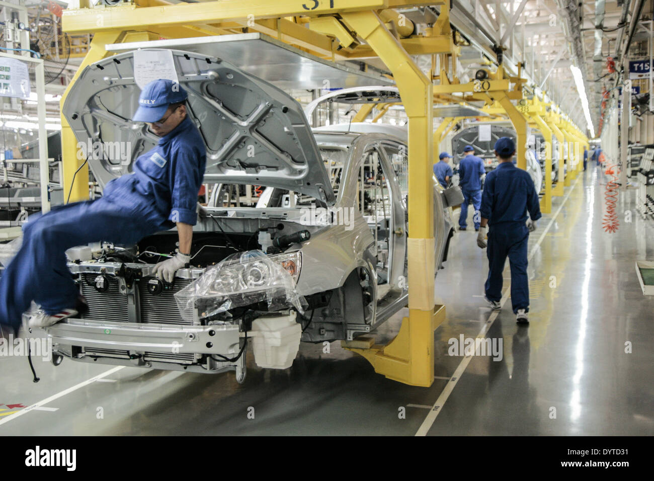 Workers at the Geely Automotive Holdings Ltd Stock Photo - Alamy