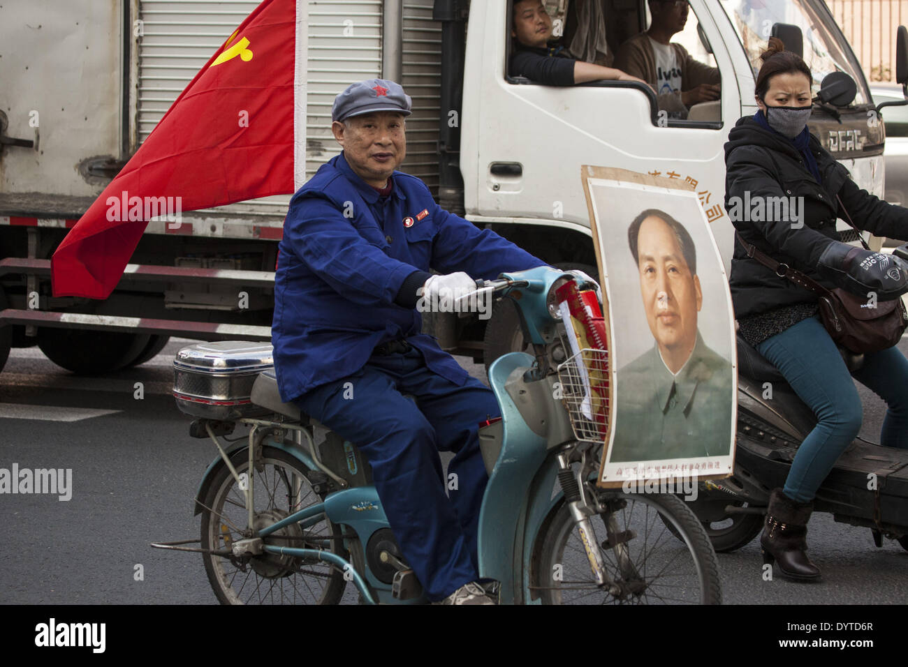 Portrait man runs on road hi-res stock photography and images - Alamy